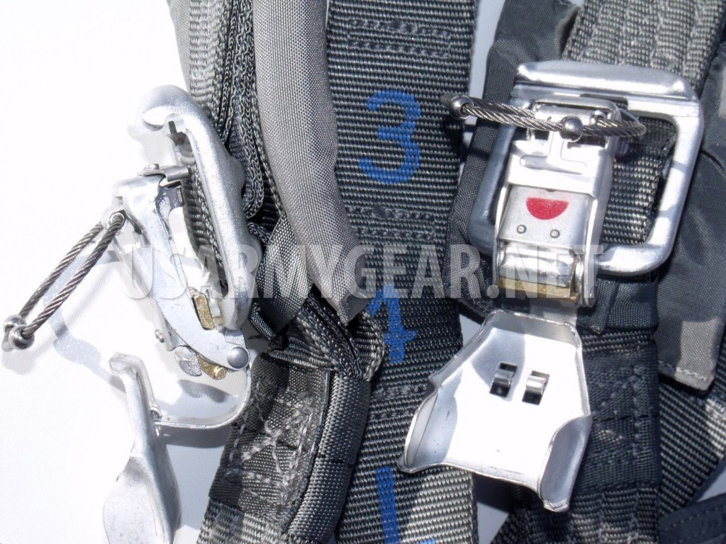 New 2012 Military T10 D Parachute Bag, Packtray, Complete Harness ...